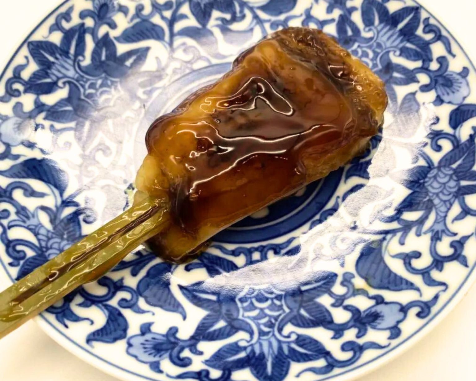 Sweet and crispy! The best-selling Mitarashi Dango with oozy golden ...